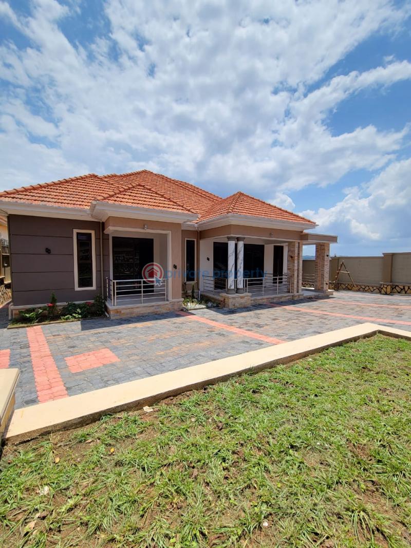 4 bedroom Bungalow For Sale Bwebajja, Entebbe Road. Katabi Wakiso ...