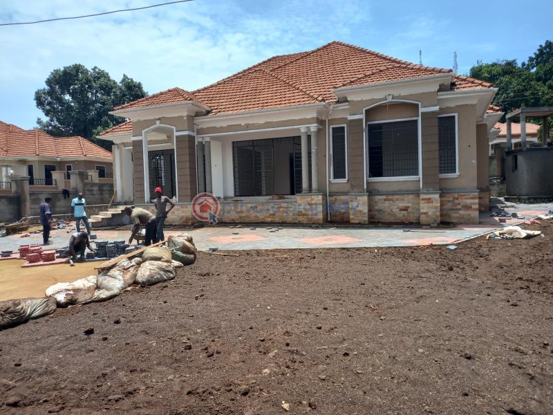 4 bedroom Bungalow For Sale Bwebajja Ssabagado-Makindye Wakiso Central ...