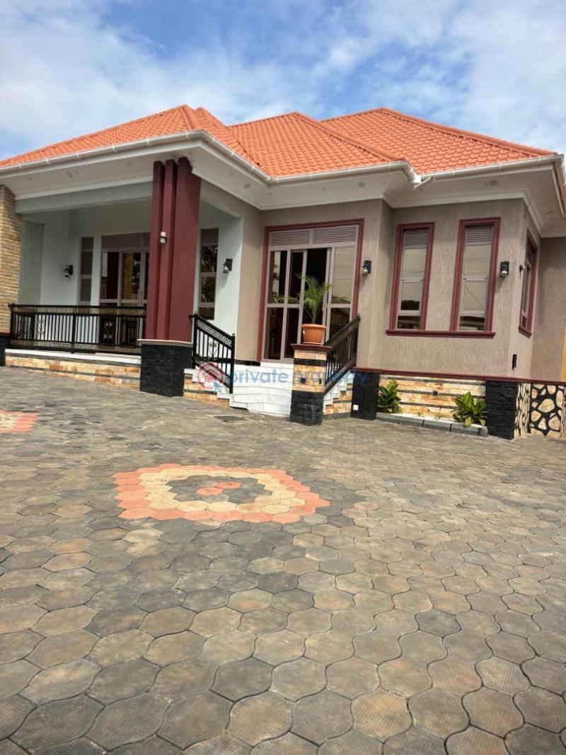 4 bedroom Villa For Sale Bwebajja Entebbe Road Kampala Central (PID ...
